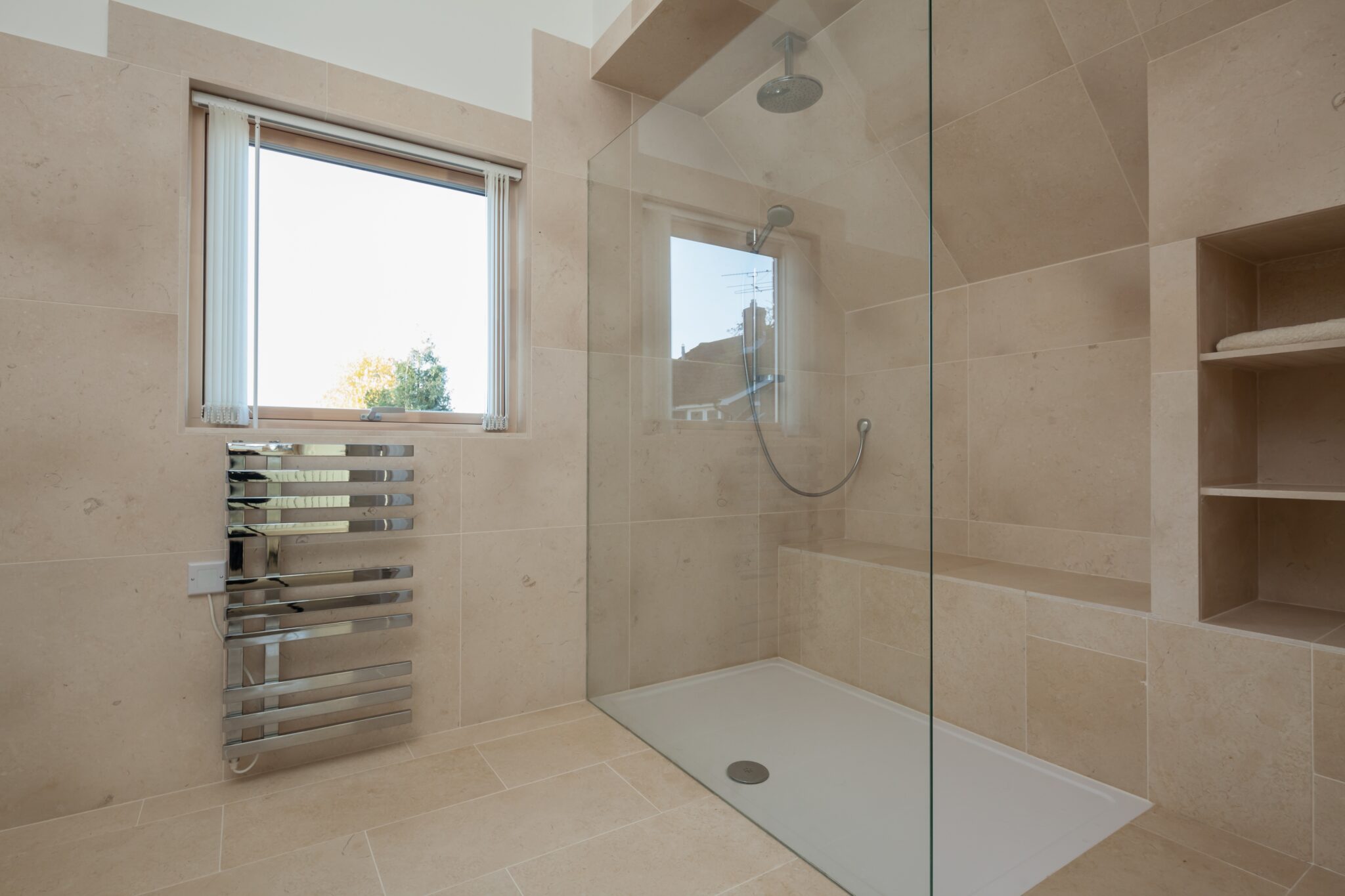 Walk-in showers vs step in showers - which should I get? - Rated People ...